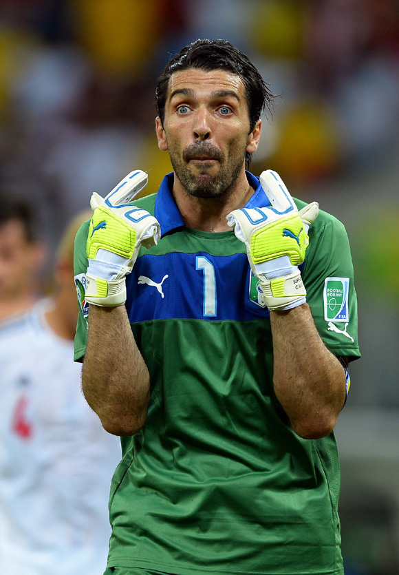 Foto: Reaksi Kocak Buffon Atas Penalti Jepang - Bola.net