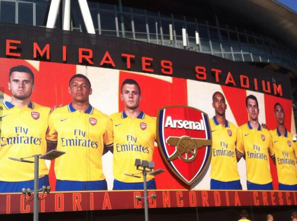 Launching Jersey Away Arsenal 2013-2014 - Bola.net