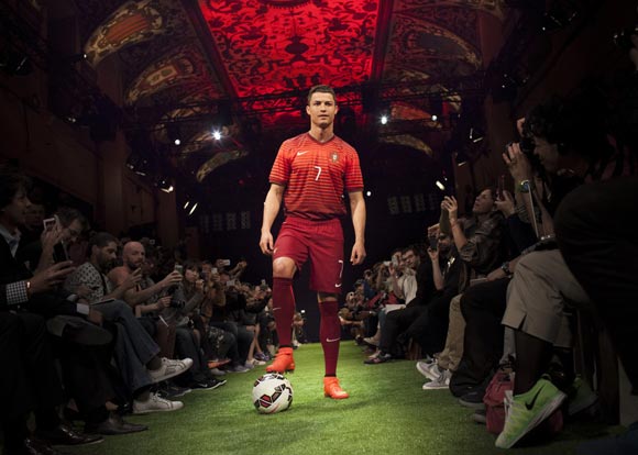 Ronaldo Luncurkan Sepatu Nike Mercurial Superfly - Bola.net