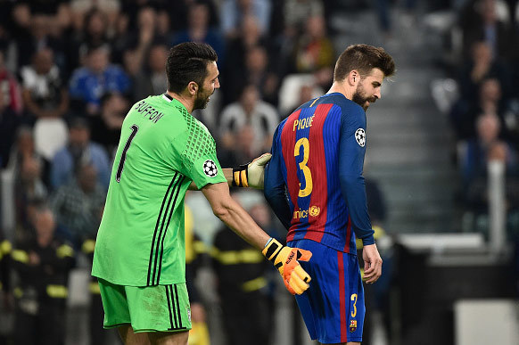 In Action: Gianluigi Buffon vs Barcelona - Bola.net