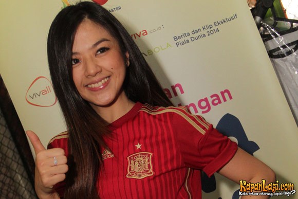 Franda, Penggemar La Roja Yang Bikin Betah Nonton Piala Dunia - Bola.net