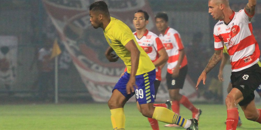 Ditinggal Patrick da Silva, Persegres Kian Terpuruk - Bola.net