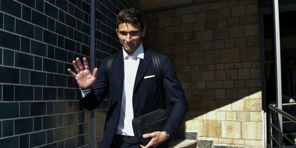 Senangnya Caldara Jalani Debut di AC Milan - Bola.net