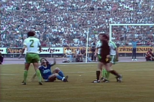 Ewald Lienen dan Kisah Pelanggaran Paling Brutal di Sepanjang Sejarah ...