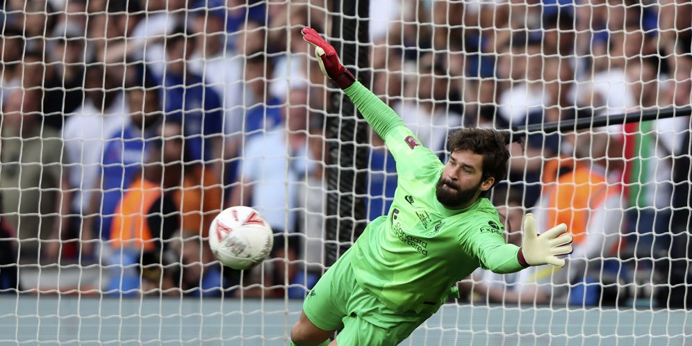 Siapa yang Lebih Baik? Alisson Atau Ederson?
