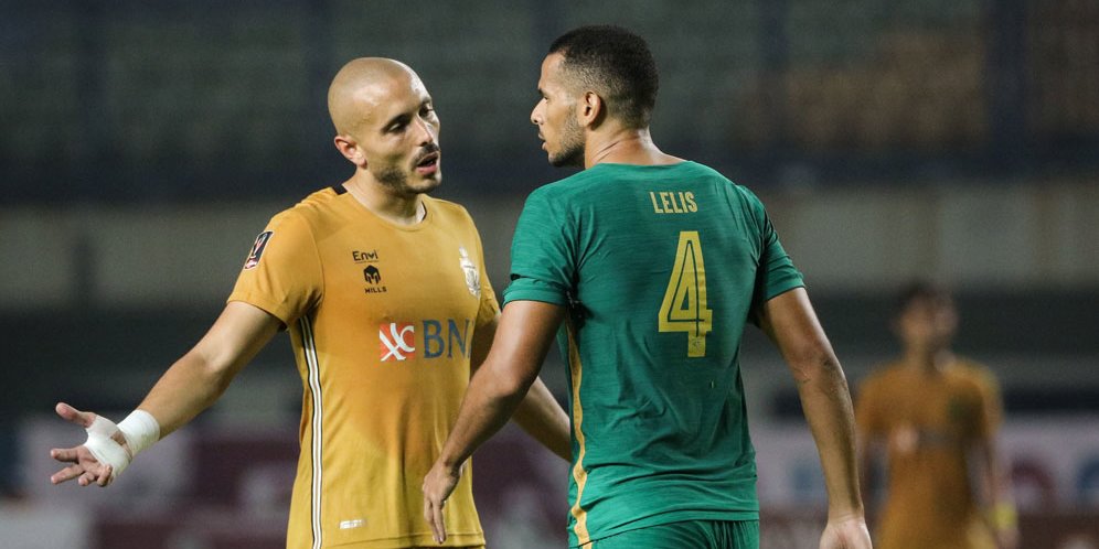 Leo Lelis Resmi Dilepas, Paulo Victor Tetap Berseragam Persebaya - Bola.net