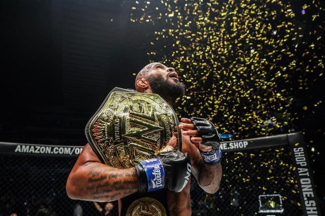 ONE Championship: Demetrious Johnson Sukses Rebut Sabuk Juara Dunia ...