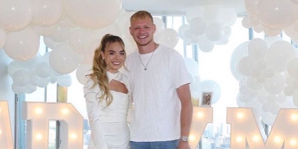 Potret-potret Pramugari Cantik Tunangan Kiper Arsenal Aaron Ramsdale ...