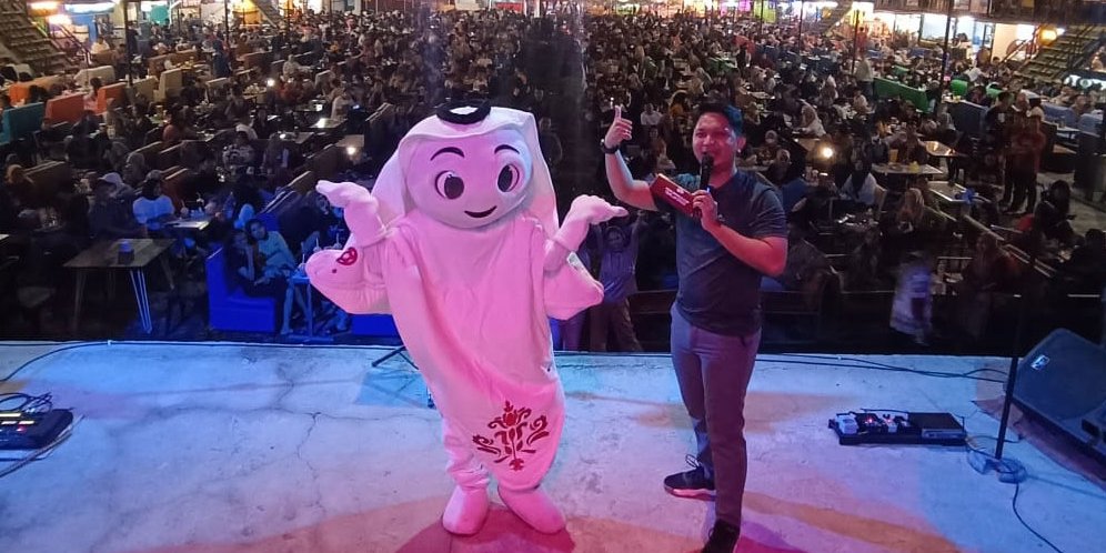 Mengintip Malam Mingguan La'eeb si Maskot Piala Dunia 2022 di Makassar ...