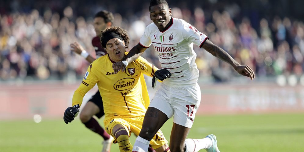 Paolo Maldini: Rafael Leao Mau Bertahan di AC Milan - Bola.net