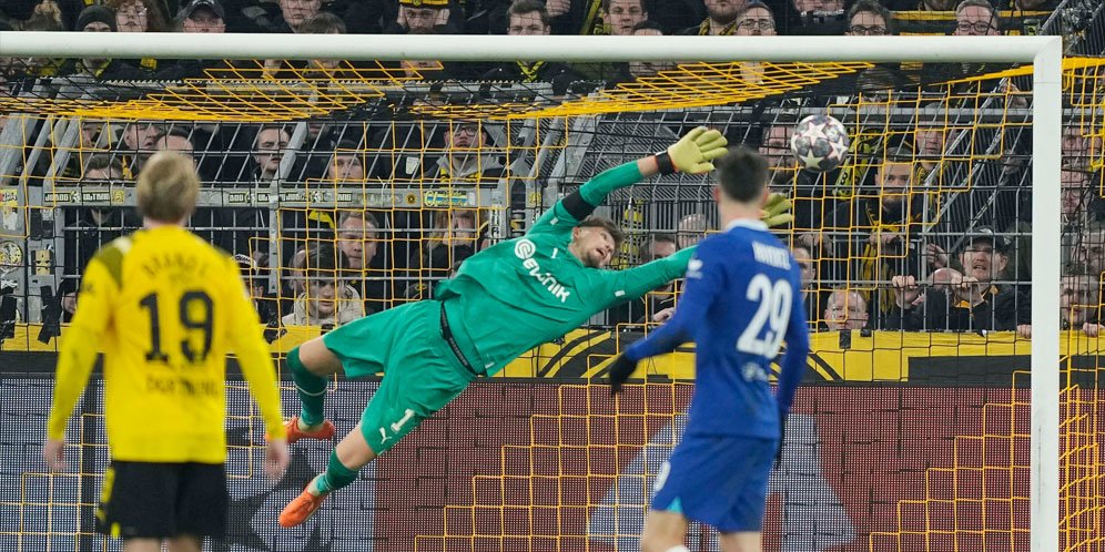 Gregor Kobel, Kiper Borussia Dortmund yang Sanggup Buat Chelsea ...
