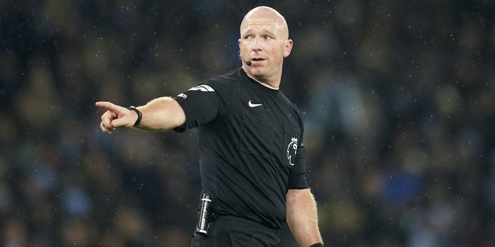 Simon Hooper Dua Kali Untungkan Tottenham: Liverpool dan Manchester ...