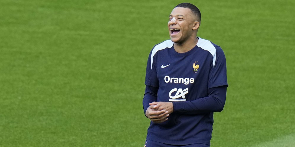 Full Senyum dan Tanpa Topeng! Penampilan Perdana Kylian Mbappe Usai ...