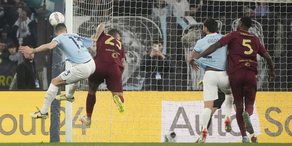 Momen Emosional Romagnoli: Cetak Gol dan Cium Logo Lazio di Derby della ...