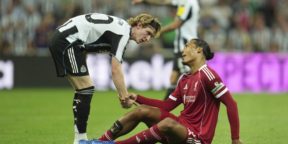 Ini yang Dikatakan Van Dijk ke Anthony Gordon Usai Tekel Horor - Bola.net