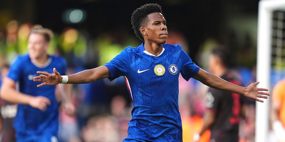Estevao Langsung Cetak Gol dalam Debut Impresif untuk Chelsea - Bola.net