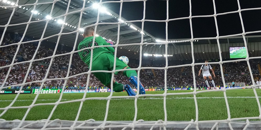 Kiper Baru PSG Lucas Chevalier Jadi Penyelamat: Tepis Penalti ...