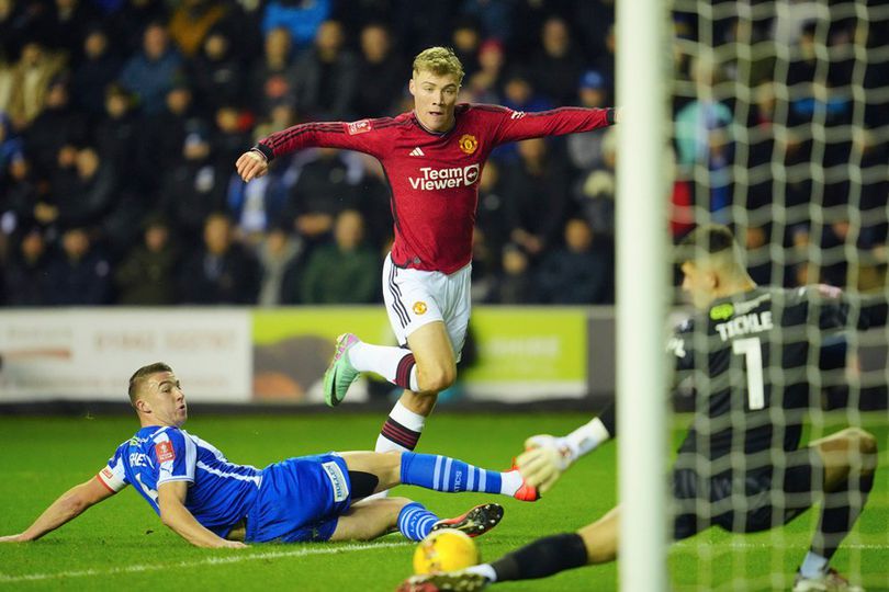 Berhentilah Buang-buang Peluang, Rasmus Hojlund! - Bola.net