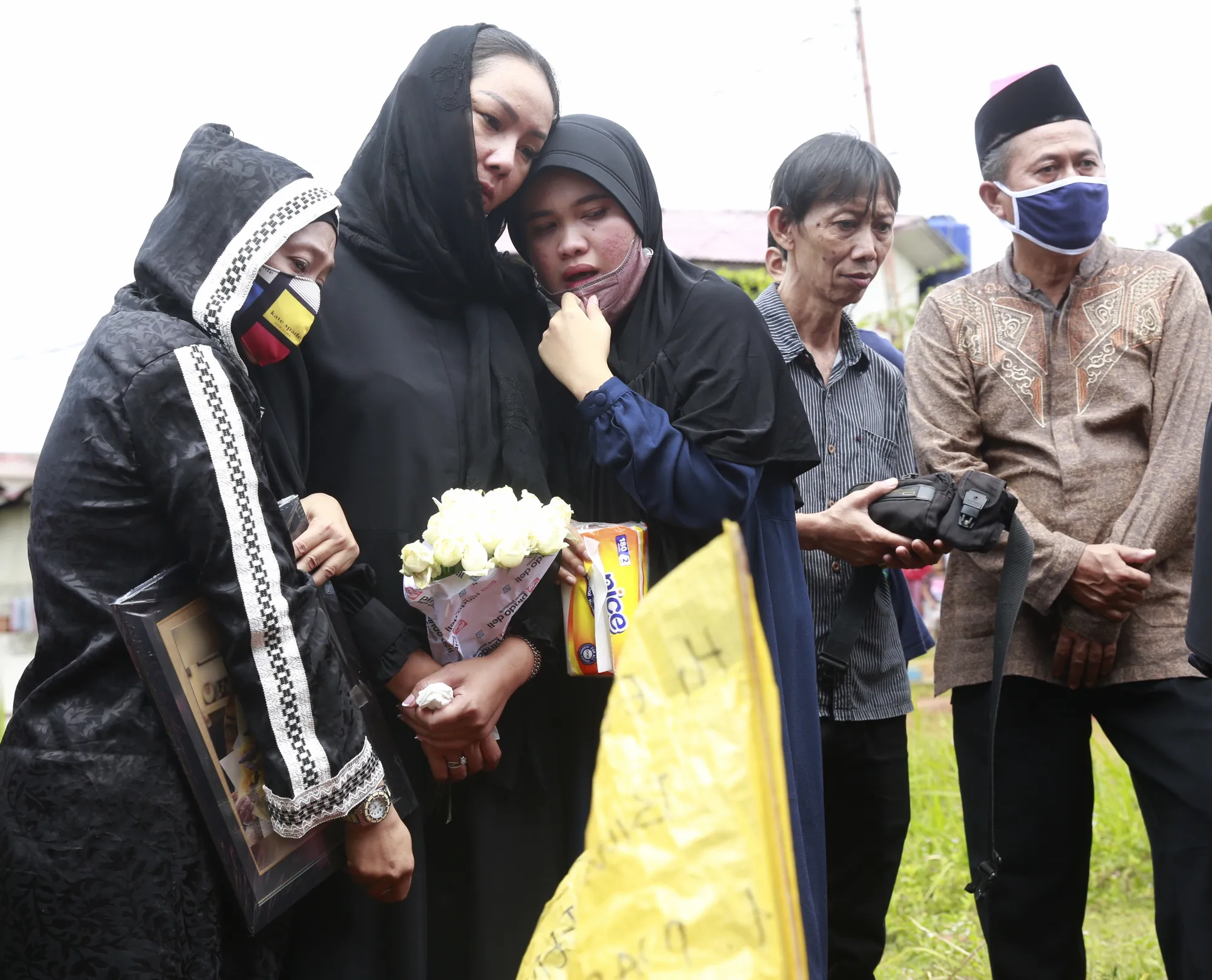 Kalina Ocktaranny Bersyukur Bisa Tuntun Dua Kalimat Syahadat Jelang ... Kalina Ocktaranny Bersyukur Bisa Tuntun Dua Kalimat Syahadat Jelang ...