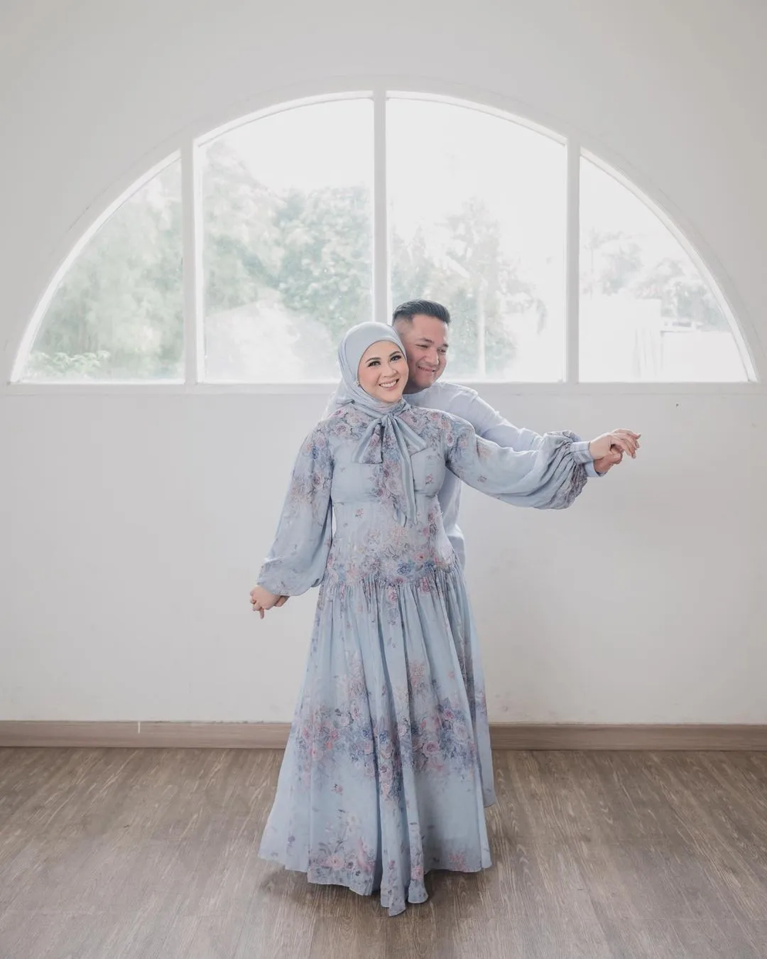 Kini Hamil Anak Kedua, Ini Potret Kesha Ratuliu yang Makin Mesra dan ...