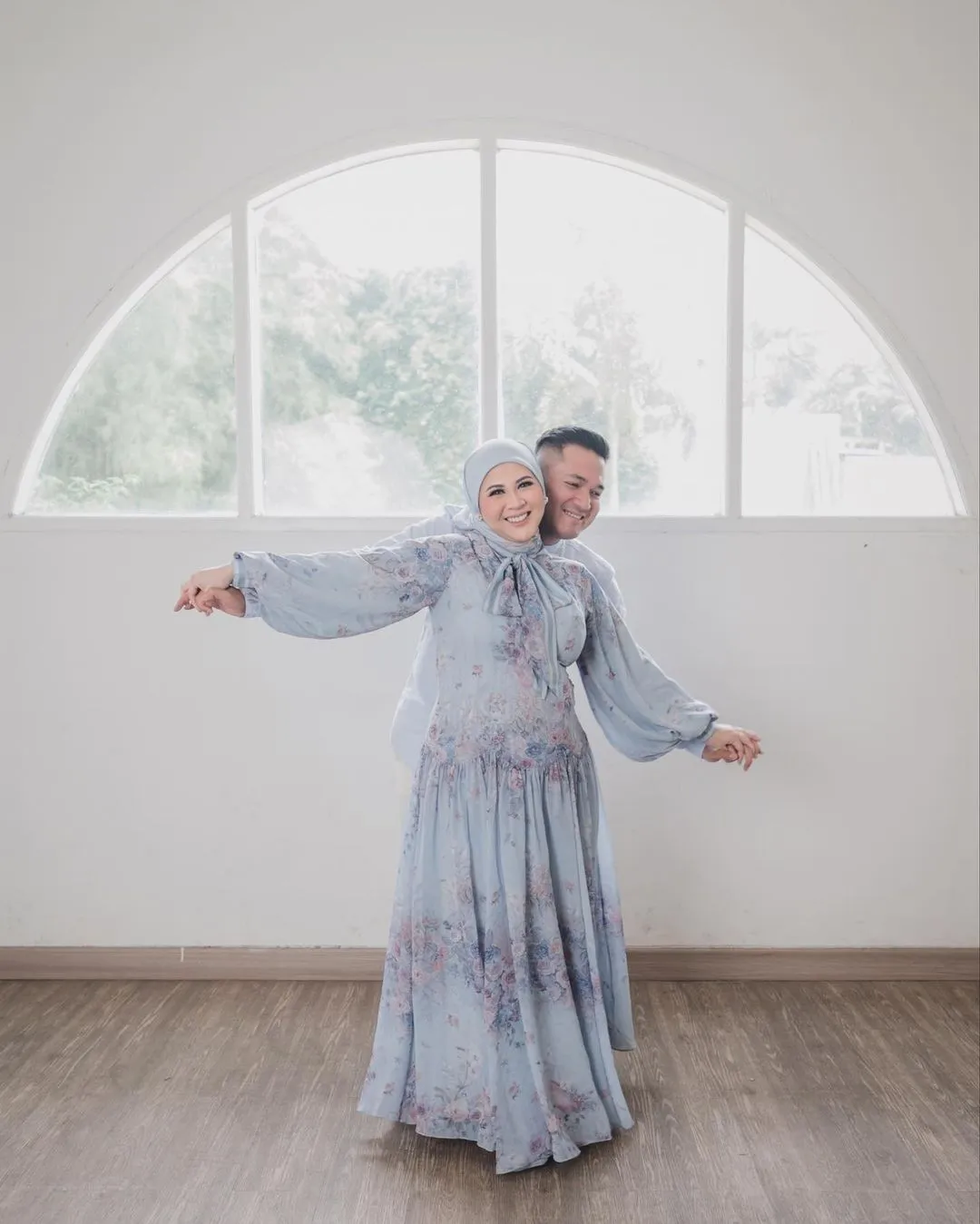 Kini Hamil Anak Kedua, Ini Potret Kesha Ratuliu yang Makin Mesra dan ...