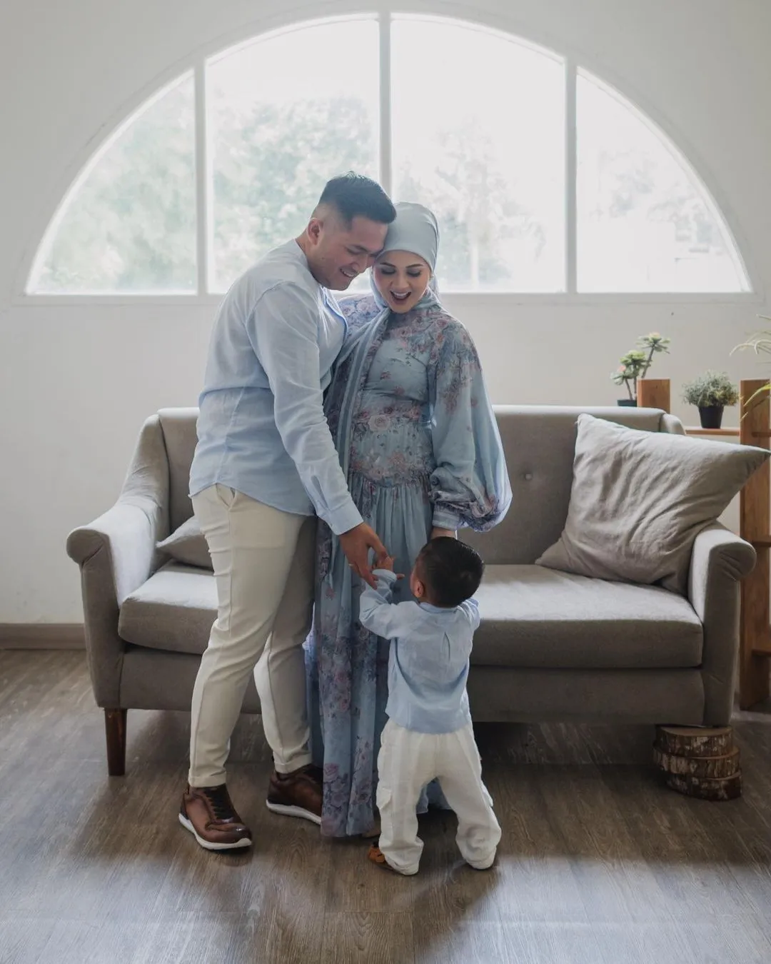 Kini Hamil Anak Kedua, Ini Potret Kesha Ratuliu yang Makin Mesra dan ...