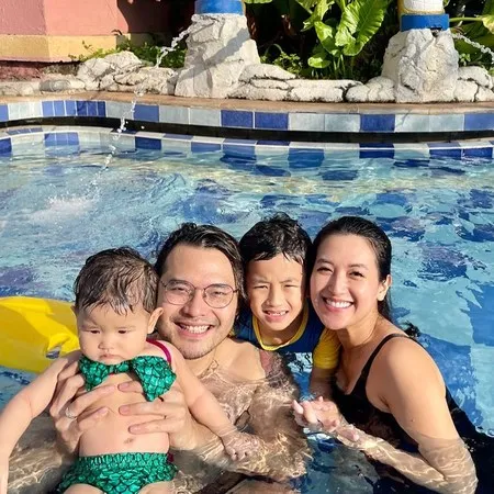 sylvia fully dan suami