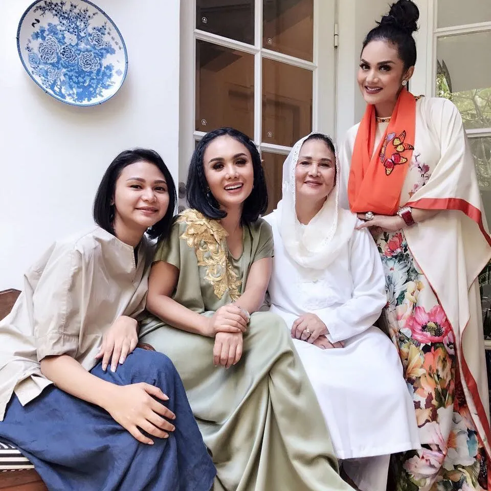 7 Potret Kompak Krisdayanti dan Yuni Shara Ucapkan Ultah ke Ibunda ... 7 Potret Kompak Krisdayanti dan Yuni Shara Ucapkan Ultah ke Ibunda ...