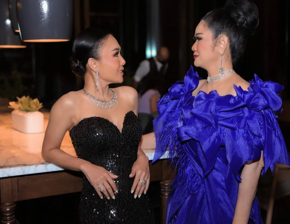 7 Potret Persahabatan Yuni Shara dan Vina Panduwinata, Duo Diva yang Cantiknya Gak Pernah Pudar ...
