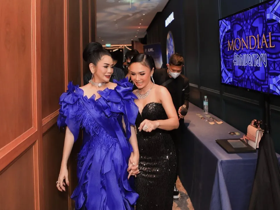 7 Potret Persahabatan Yuni Shara dan Vina Panduwinata, Duo Diva yang Cantiknya Gak Pernah Pudar ...