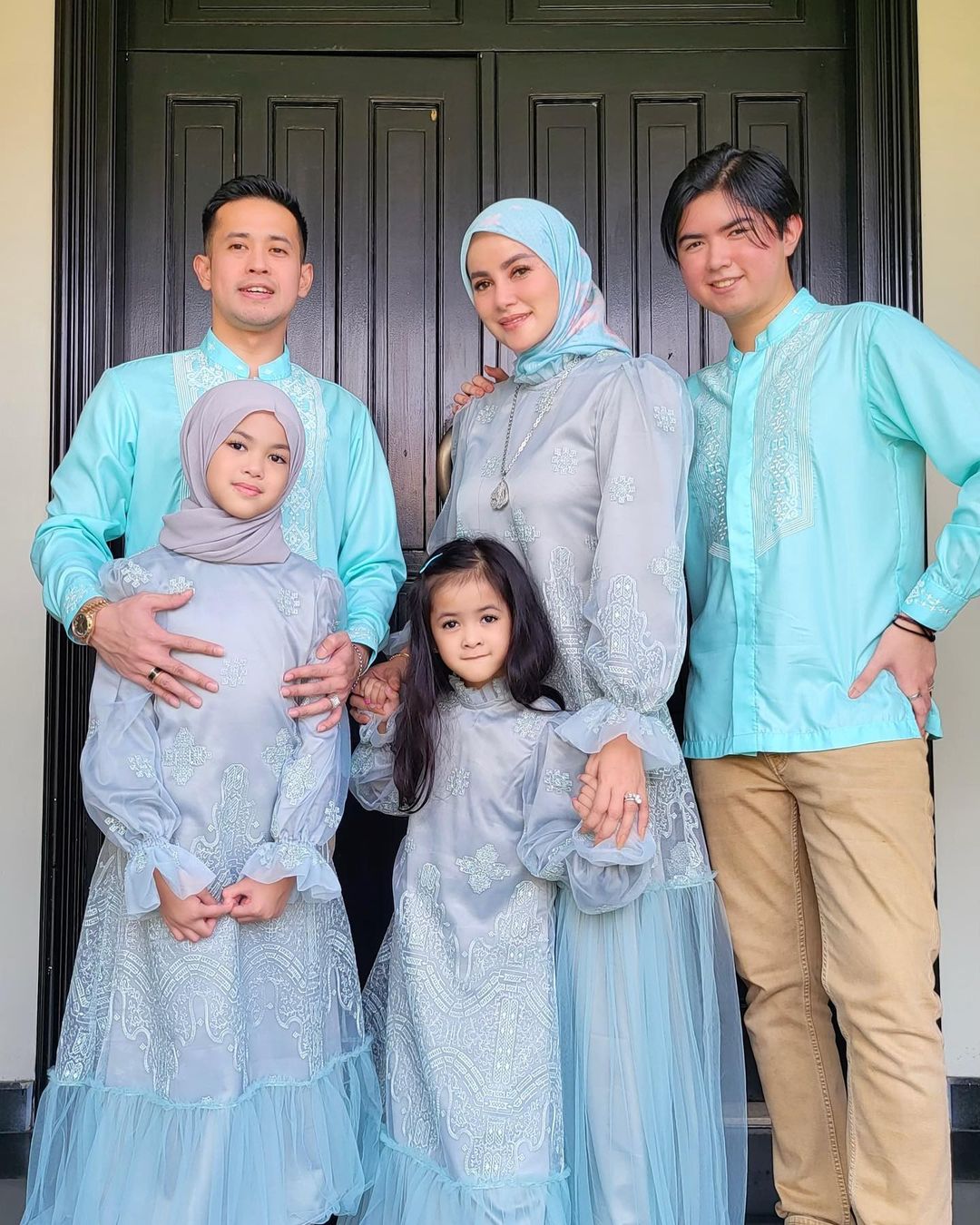 Sederet Potret Kebersamaan Olla Ramlan Bareng Ketiga Anaknya, Sosok ... Sederet Potret Kebersamaan Olla Ramlan Bareng Ketiga Anaknya, Sosok ...