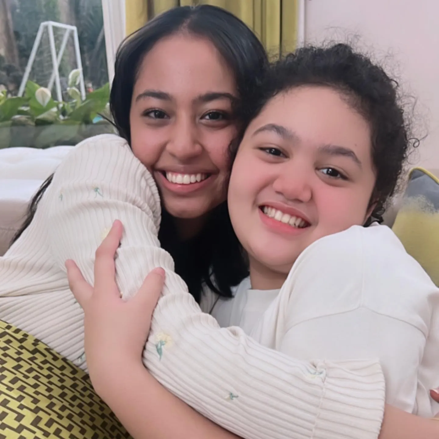 7 Potret Kedekatan Anak Krisdayanti dengan Putra Putri Raul Lemos ... 7 Potret Kedekatan Anak Krisdayanti dengan Putra Putri Raul Lemos ...