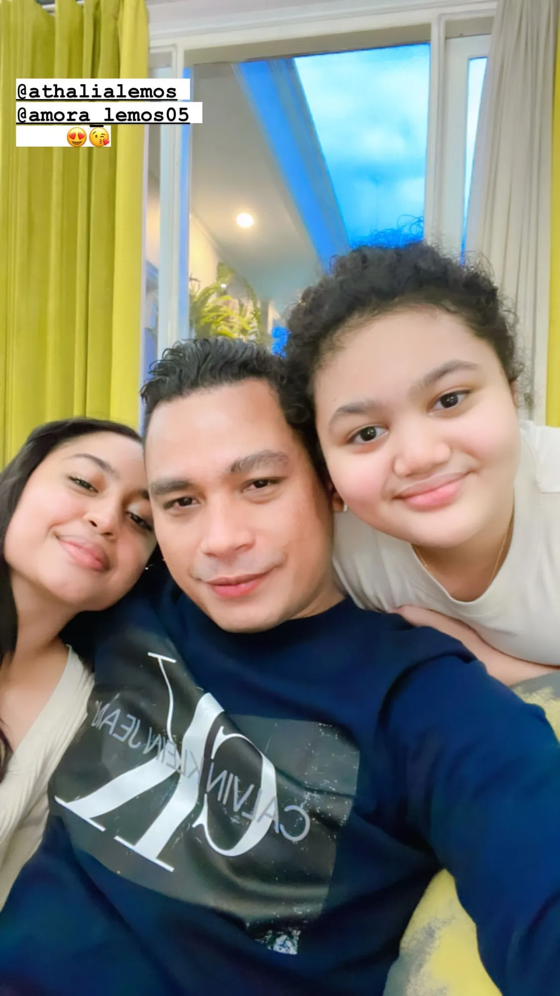 7 Potret Kedekatan Anak Krisdayanti dengan Putra Putri Raul Lemos ... 7 Potret Kedekatan Anak Krisdayanti dengan Putra Putri Raul Lemos ...