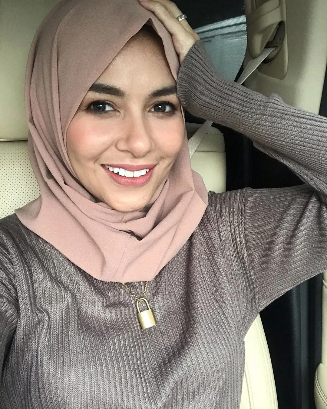 Ultah, Ini 7 Potret Meisya Siregar Yang Tetap Memesona di Usia 41 Tahun ...