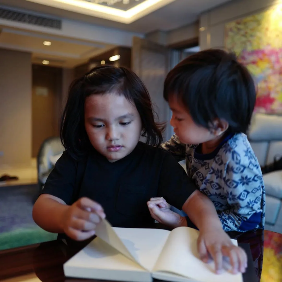 Begitu Gemasnya Saat Nyanyi 'Telur Dadar', Ini 8 Potret Terbaru Saga ...