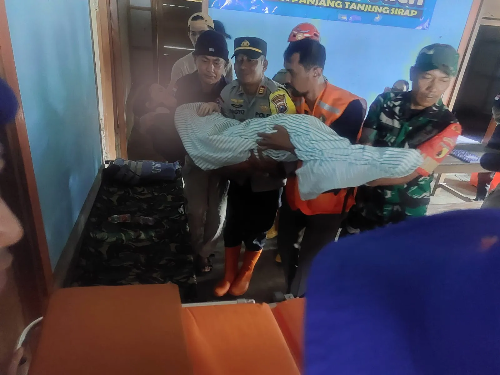 Mahasiswi Spanyol Selamat Setelah Terseret Ombak Pantai Selatan Malang ... Mahasiswi Spanyol Selamat Setelah Terseret Ombak Pantai Selatan Malang ...