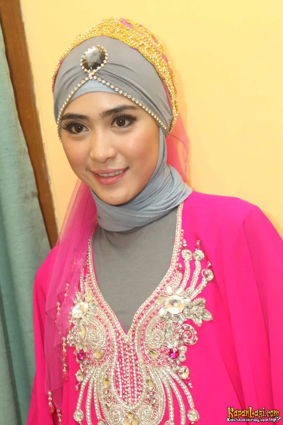 Mau Melahirkan, April Jasmine Tak Tahu Kontraksi Bayi - KapanLagi.com