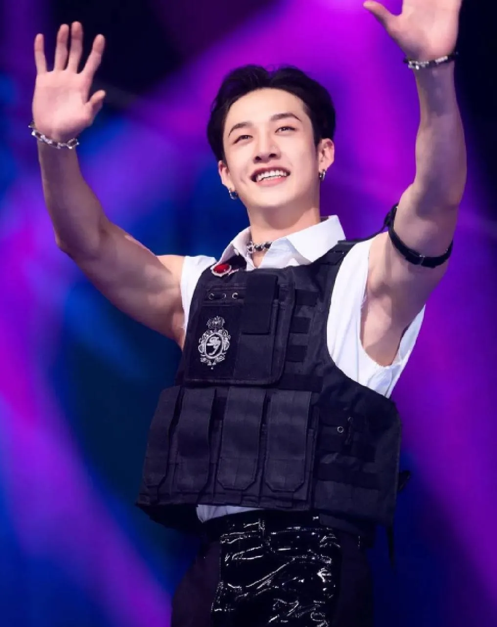 Hebohkan Penggemar! Bangchan Stray Kids Bawakan lagu RAN 'DEKAT DI HATI ...