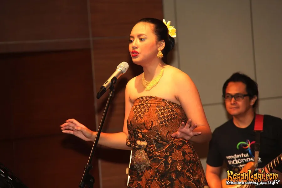Dian Ayu Lestari Perkenalkan Lagu Daerah ke Jerman - KapanLagi.com