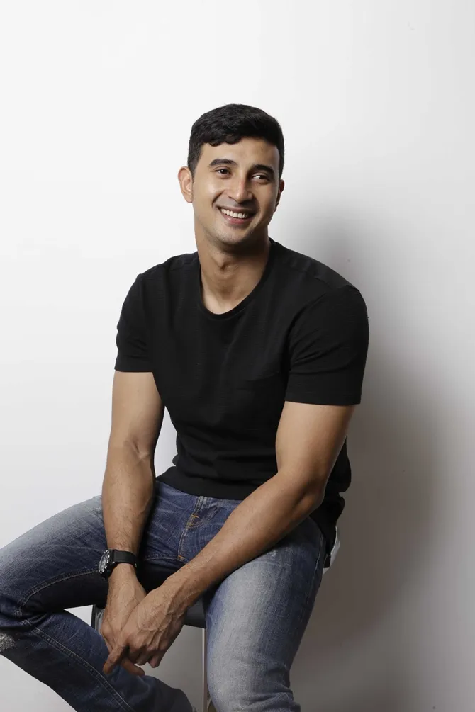 Ali Syakieb Perankan Sosok Ustaz, Debut Main Film Horor Lewat 'MAKMUM ...