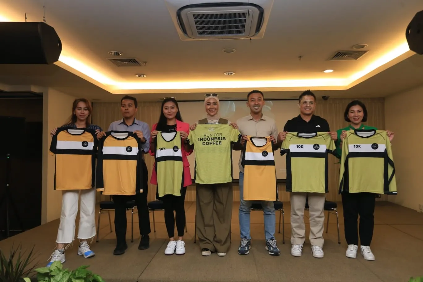 Edwin Super Bejo dan Steffy Burase Antusias Adanya Djakarta Coffee ...