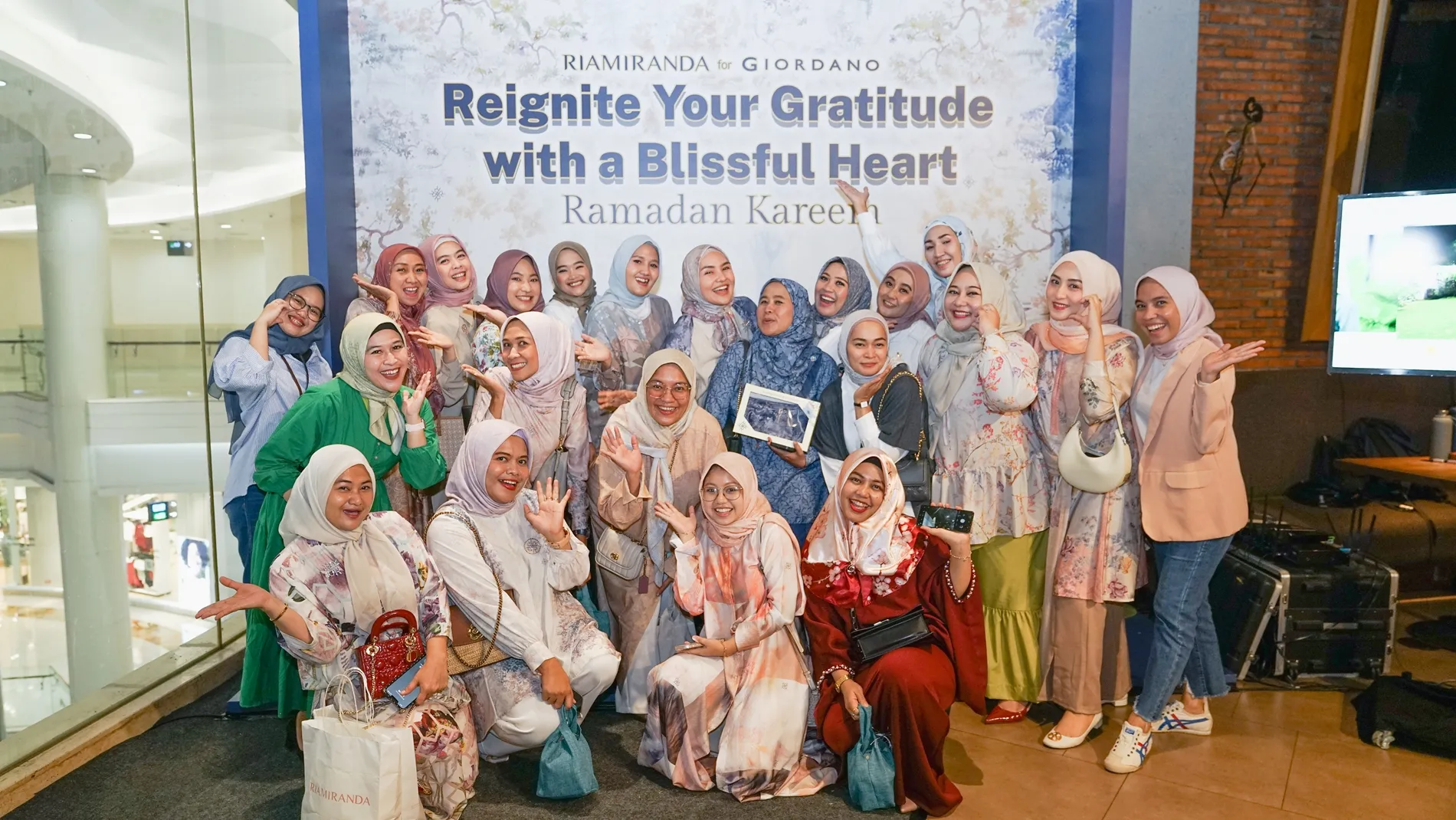 Sambut Ramadan, Desainer Ria Miranda Berkolaborasi dengan Giordano ...