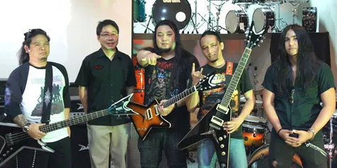 Betrayer Diendorse Gitar Dean - KapanLagi.com