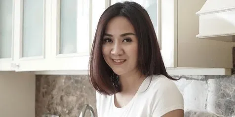 Alasan Tante Ernie Lebih Pilih Hotman Paris Daripada Ariel Untuk Urusan Ini - KapanLagi.com
