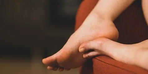 Arti Telapak Kaki Kiri Gatal Menurut Primbon, Pertanda untuk Lebih ...