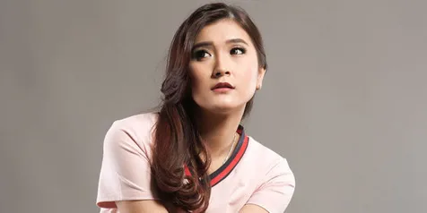 Christina Colondam Ungkap Kisah Unik Jadi Presenter Infotainment ...