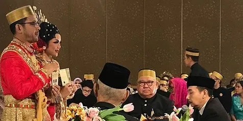 Gelar Akad di Hotel Mewah, Danny Rukmana Mantan Suami Lulu Tobing Resmi ...