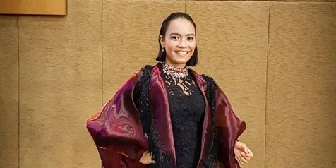 Tak Hanya Bersuara Emas, Penyanyi Maria Calista Juga Jadi Dosen ...
