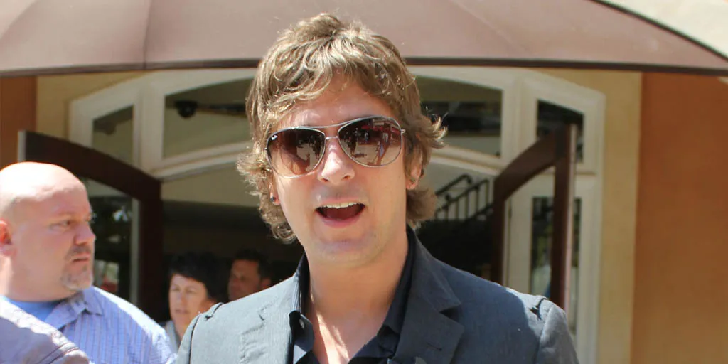 Hii, Jari Tangan Kiri Rob Thomas Terpotong! - KapanLagi.com