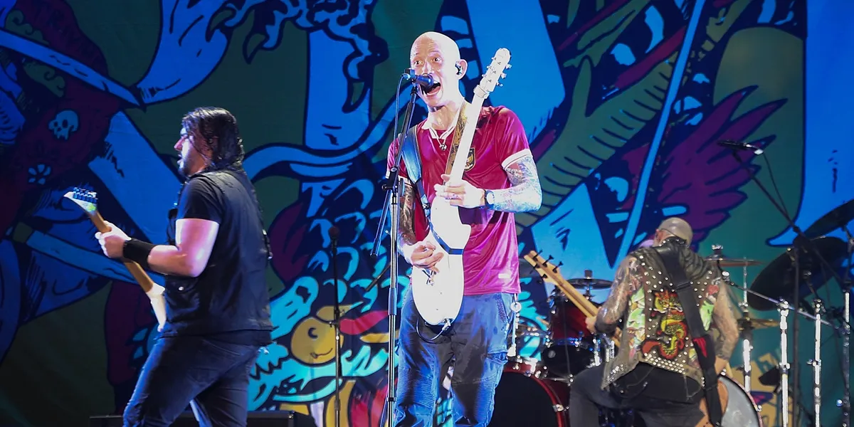 Pakai Batik Dan Jersey Timnas Indonesia Di Panggung Hammersonic 2023 ...